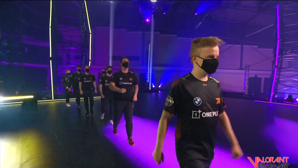 Huấn luyện viên Sliggy của Team Liquid bị ấn tượng hoàn toàn bởi Viper ...